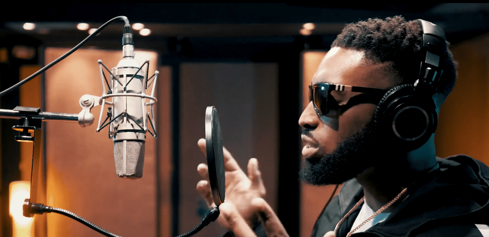 Big Tobz goes in on his second behind barz freestyle - GRM Daily