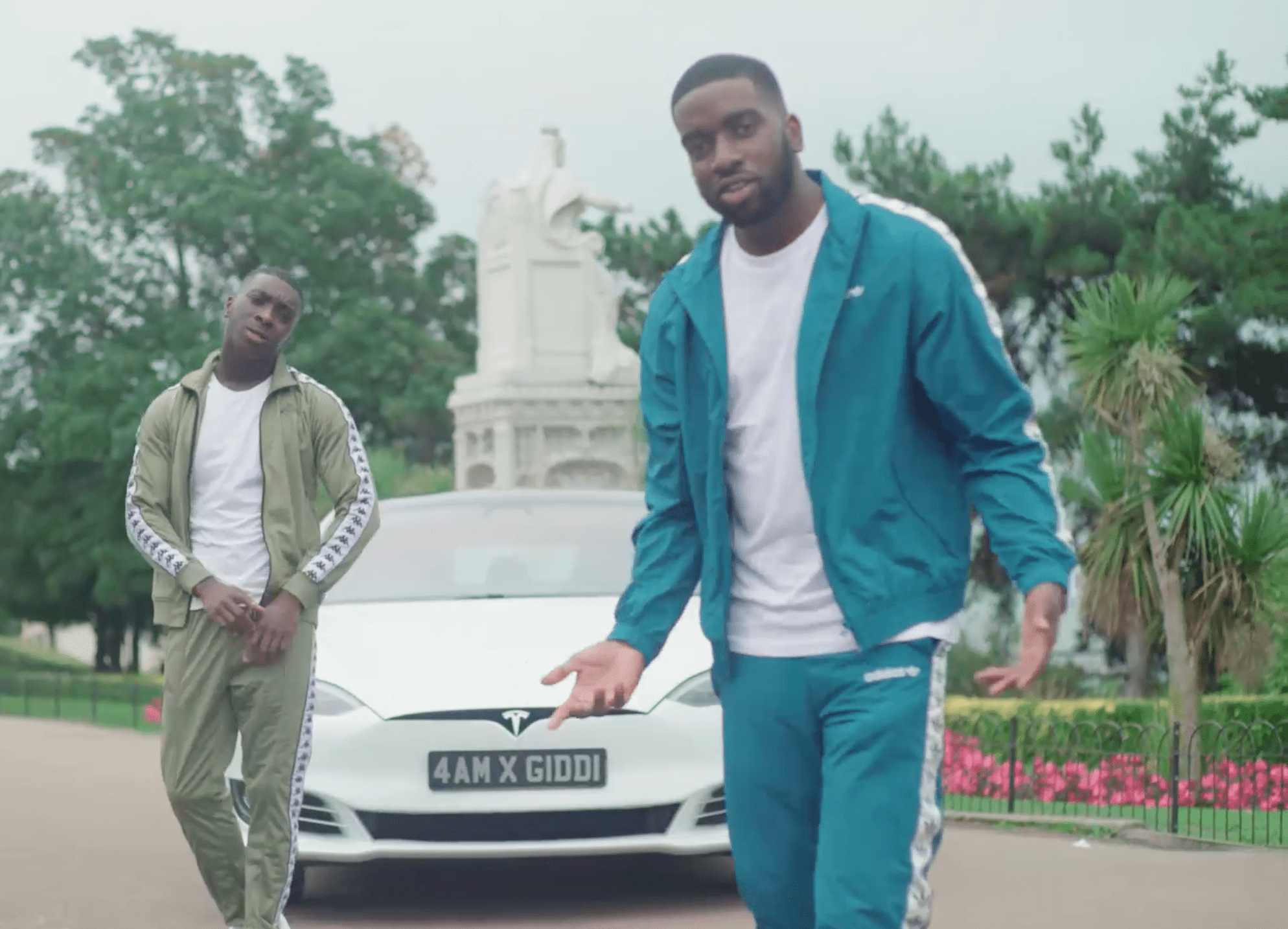 4AM & Giddi link up for "Peng Ting" video - GRM Daily