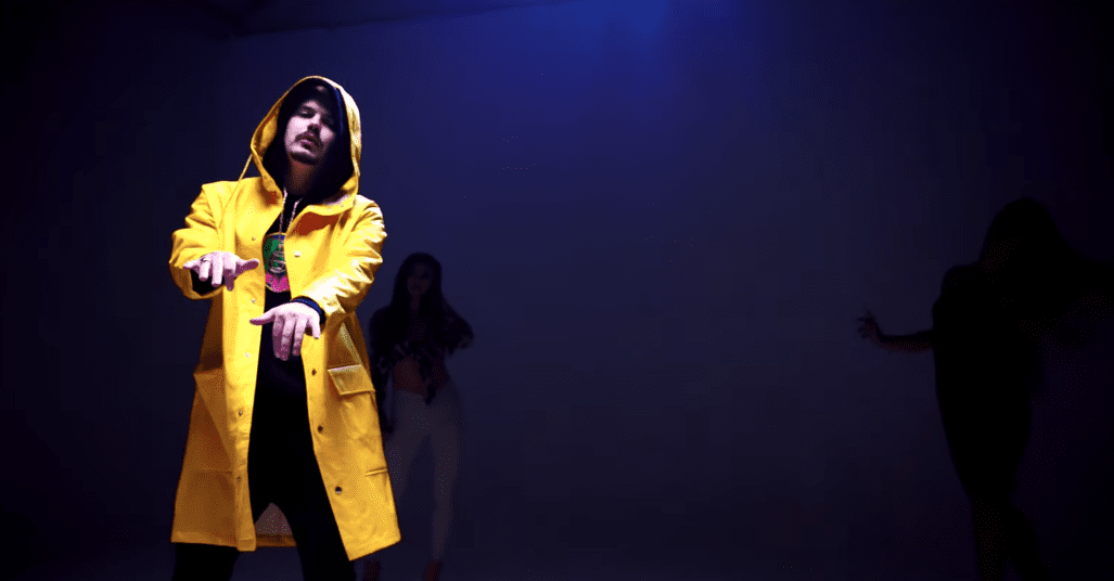 Australia's FOZ Drops Off "Signs" Video - GRM Daily