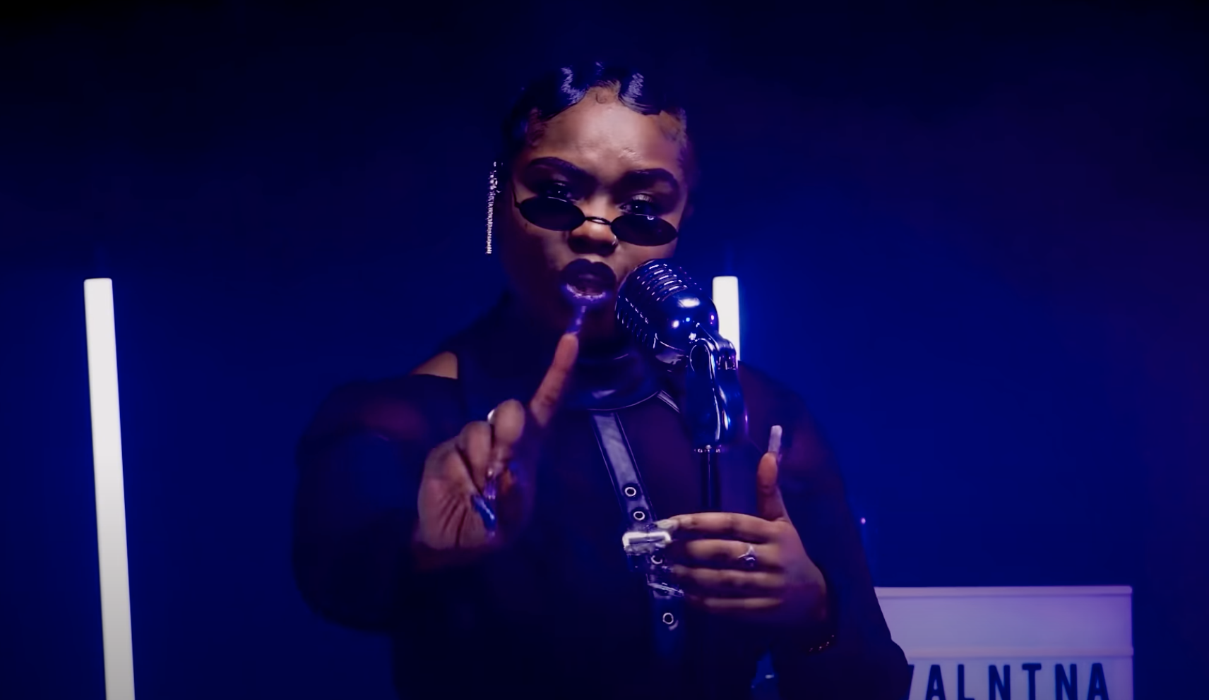 VALNTNA Delivers Powerful Performance Of "Black Kingz" For Breaking ...
