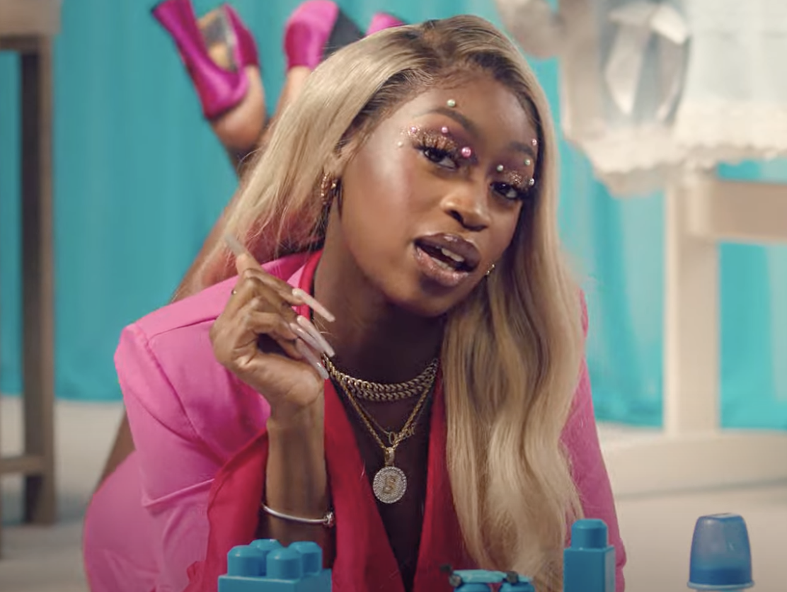 Mnelia Shares Colourful "Senseless" Visuals - GRM Daily