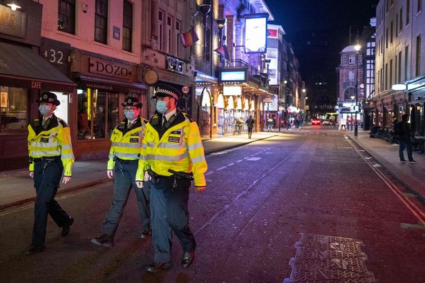 UK Government Announce Plans To Deploy Undercover Police In Bars ...