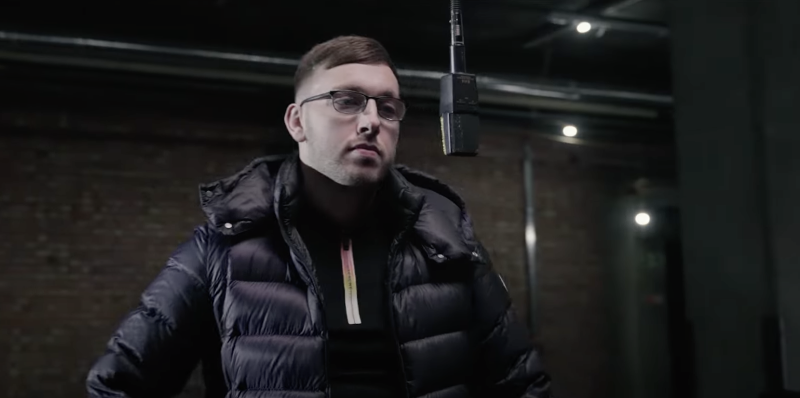 Premiere: Binz Lets Off Hard New 'One Mic' Freestyle - GRM Daily