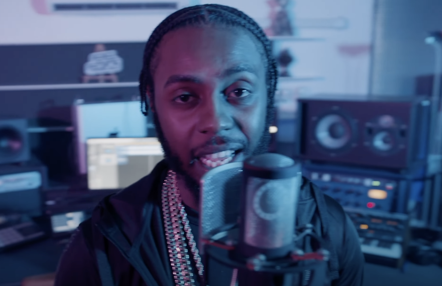 Sinko Ceej Performs Hows Terry For Sbtvs Livetrax Series Grm Daily