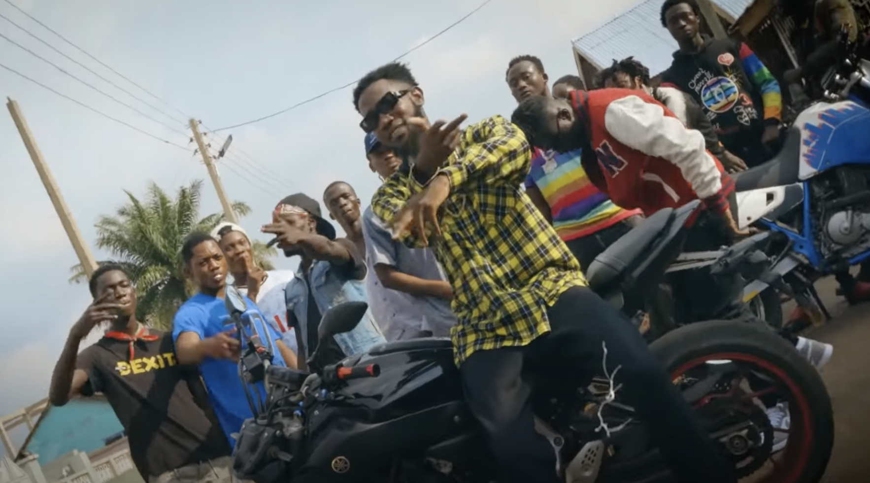Ypee & Kofi Jamar Connect In New "Ten Toes" Visuals - GRM Daily