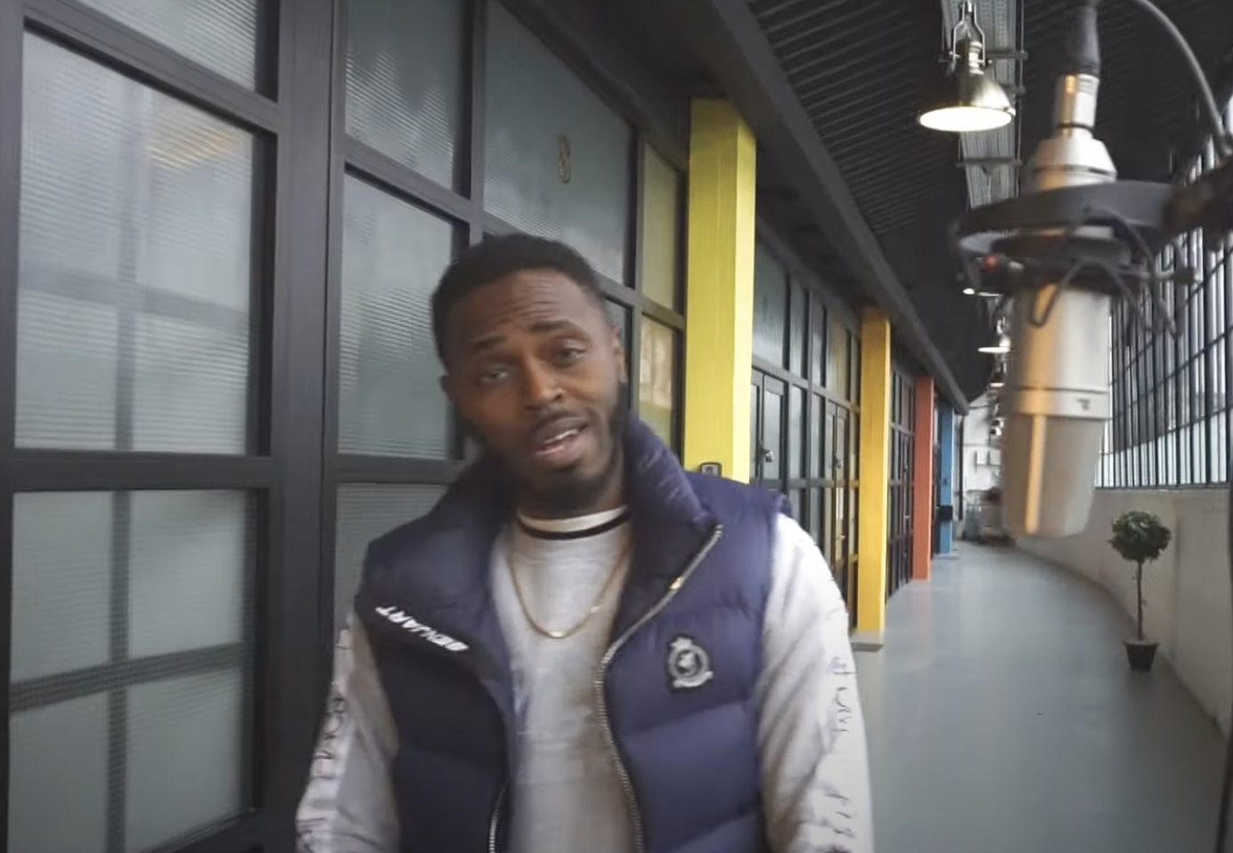 (D-Ray) Ray Mula Offloads "Cognac" Visuals - GRM Daily