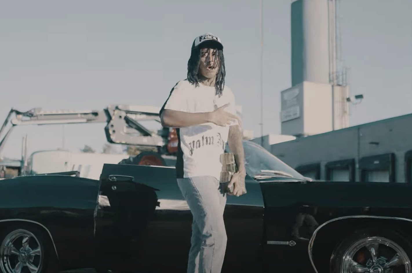 Tizzy Stackz Returns To Flex In Visuals For "Palm Itch" - GRM Daily