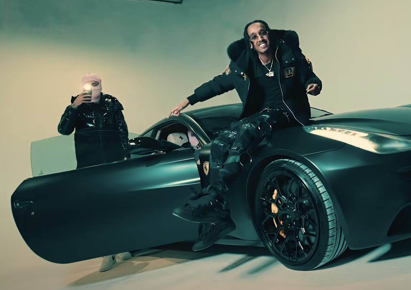 GeeYou Returns With Clean "Bankroll Walkin" Visuals - GRM Daily