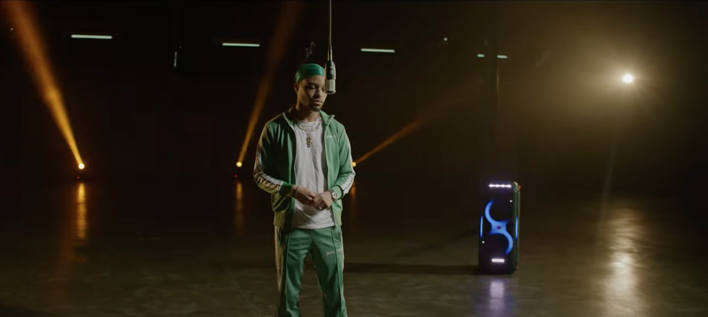 Premiere: Zion Foster steps up & delivers super wavey 'One Mic ...