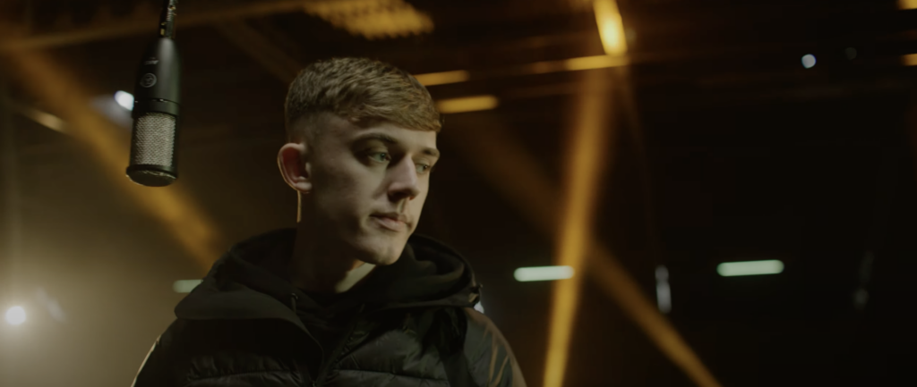 Premiere: Tee-Em Steps Up For Cold New 'One Mic' Freestyle - GRM Daily