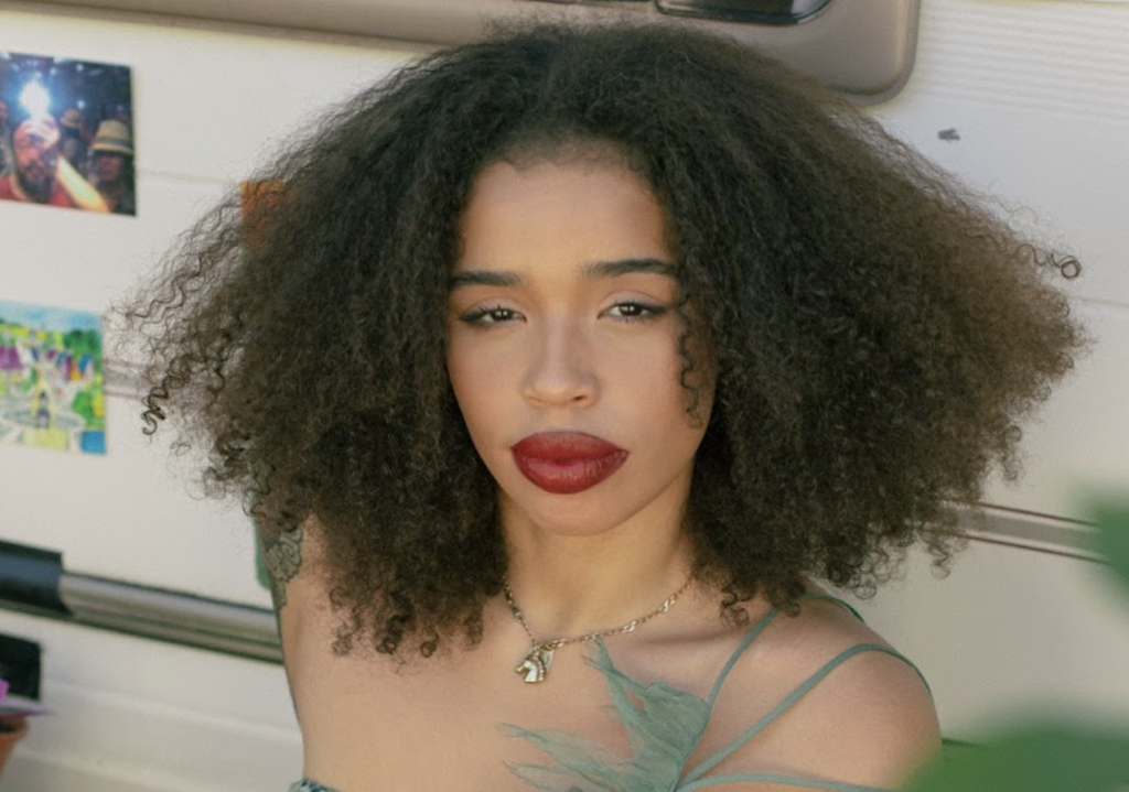 Bel Cobain Delivers Smooth Vibes On "Leader" & "Unsafe House" - GRM Daily