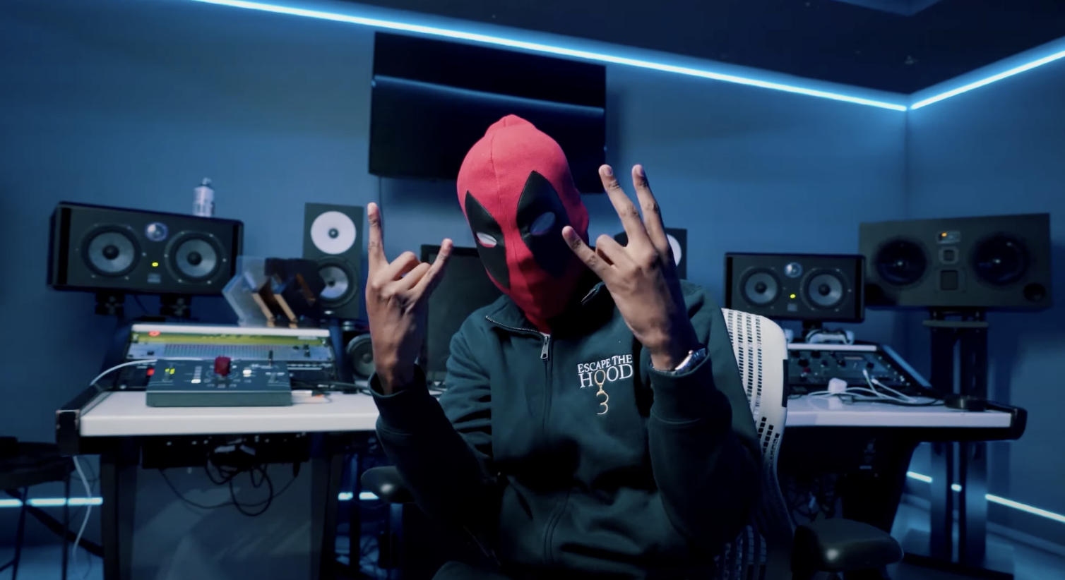 Premiere: V9 Goes Back To His Old Ways In New "Plenty" Visuals - GRM Daily