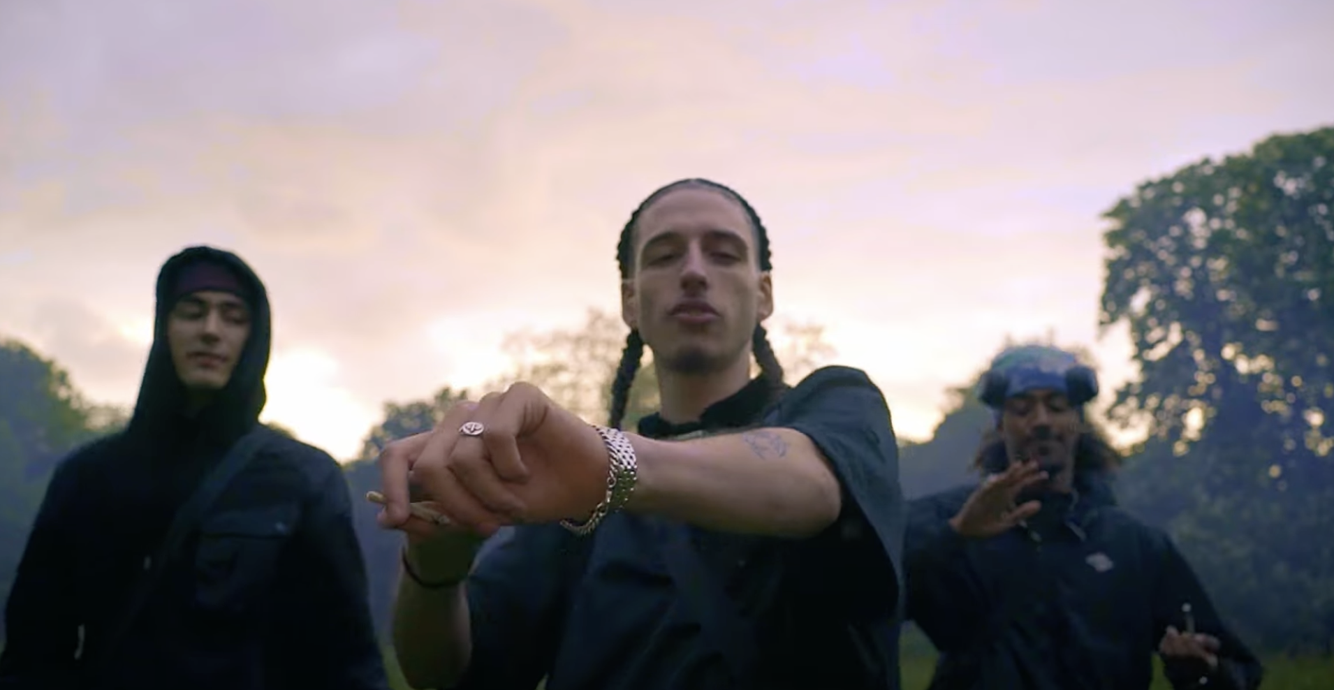 5EB demonstrates how to manoeuvre on the beat on "wheezy" - GRM Daily