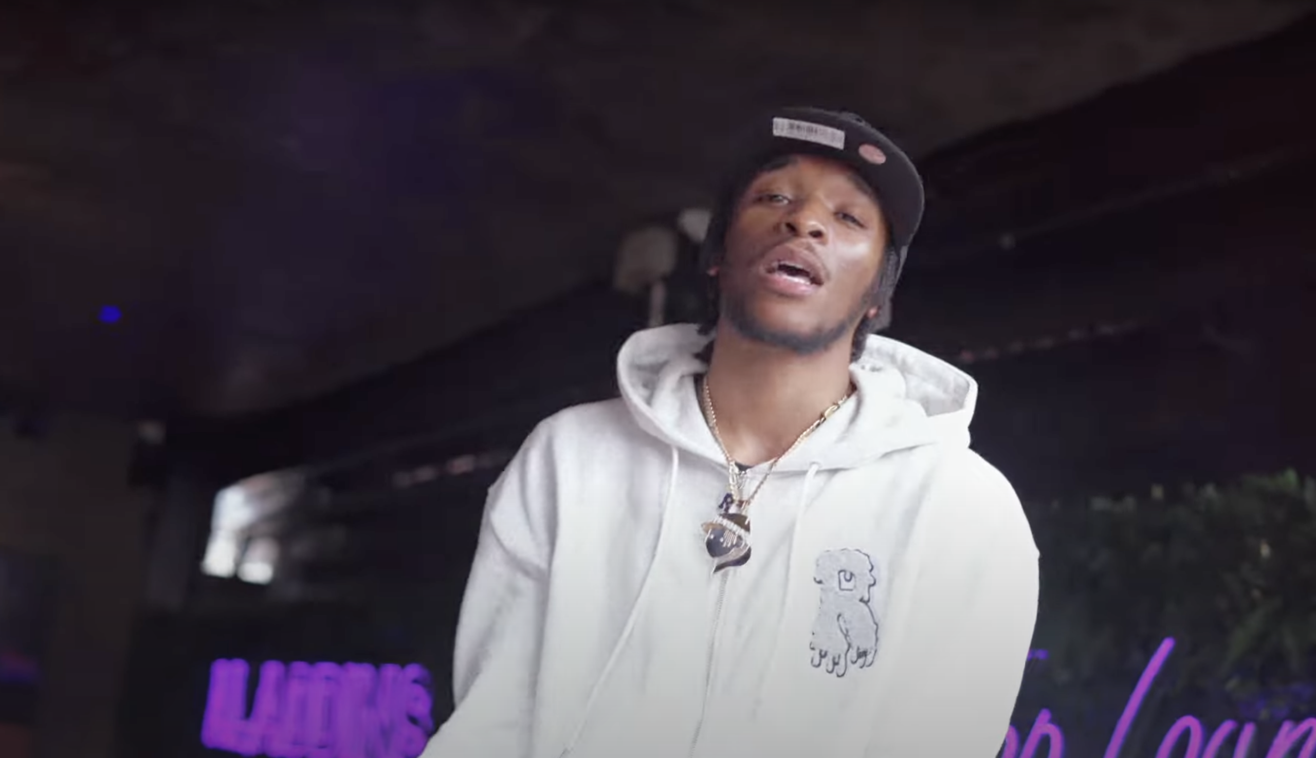 Movements & Dee Green link up for "Wine & Dine" video