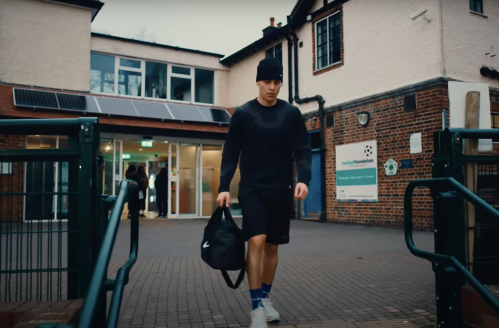 Ashbeck unveils new single "100 PULLUPS" - GRM Daily