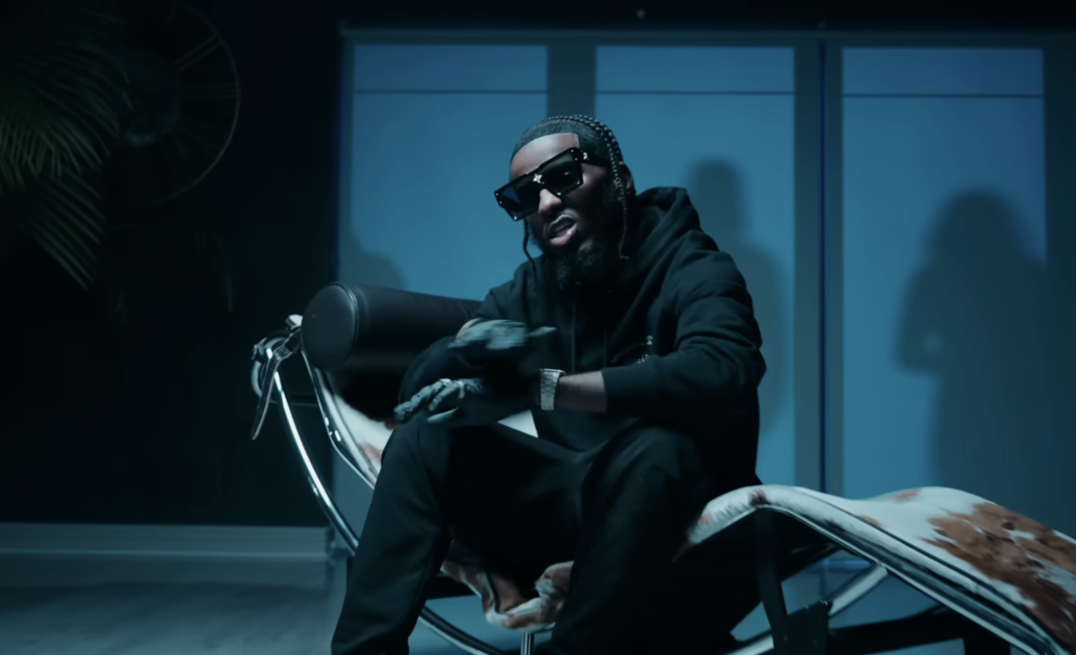 Premiere: Twin S Goes In On Brand New Tune "Gang Signs" - GRM Daily